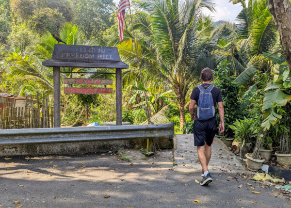 Freedom Hill walk in Batu Ferringhi (2km)